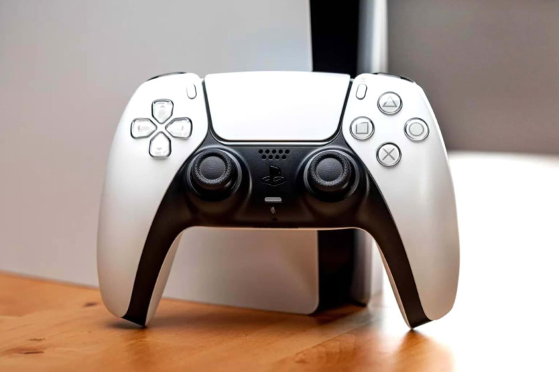 PS5 из-за бага вращает диски каждый час по неизвестной причине